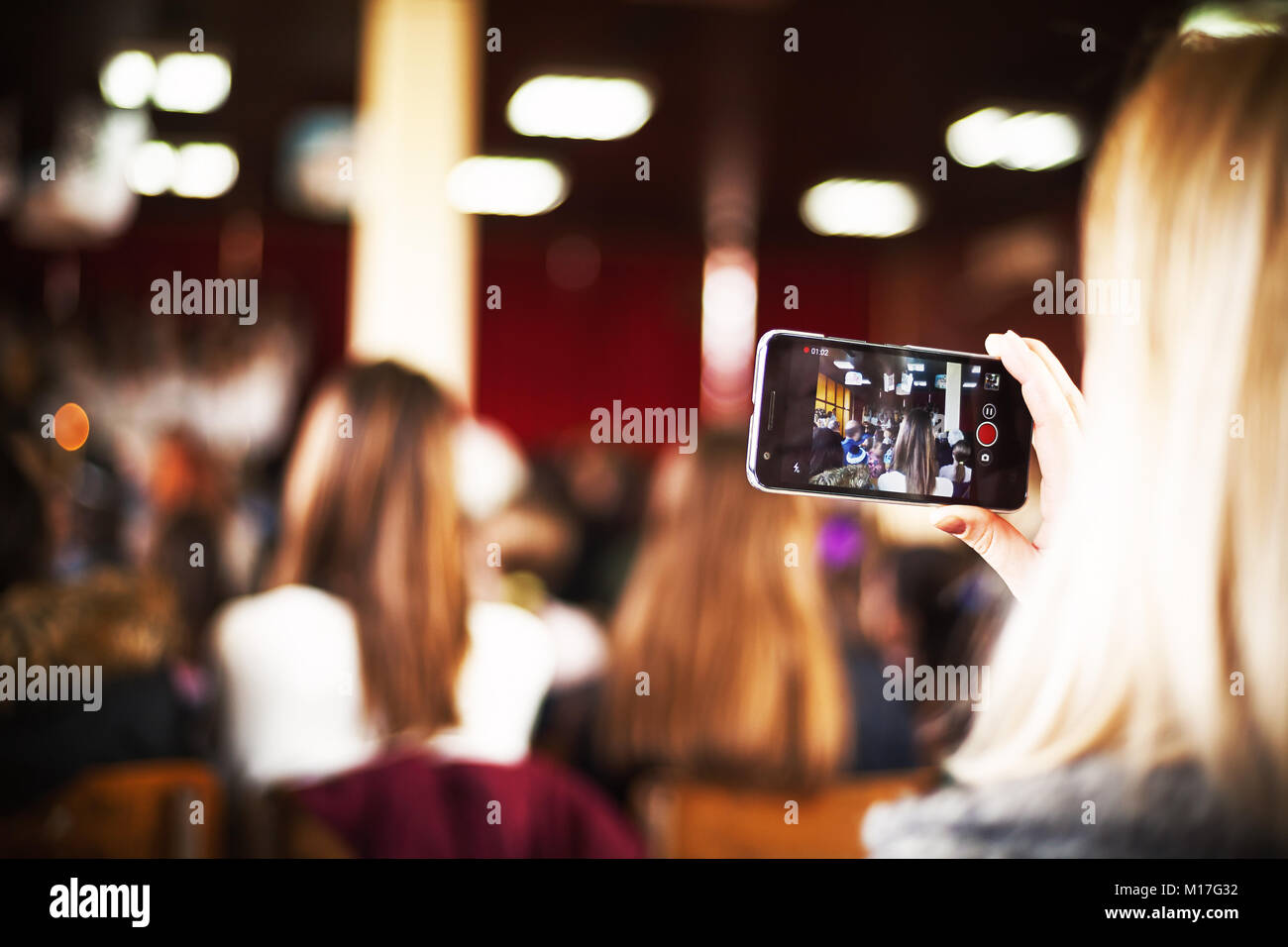 Mobile photoshoot hi-res stock photography and images - Alamy