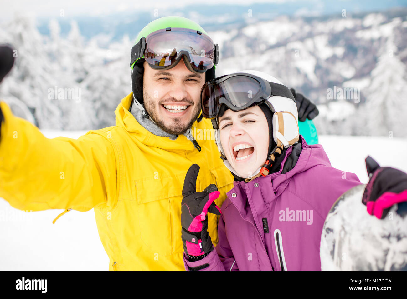 Young beautiful woman snowboarder hi-res stock photography and images ...