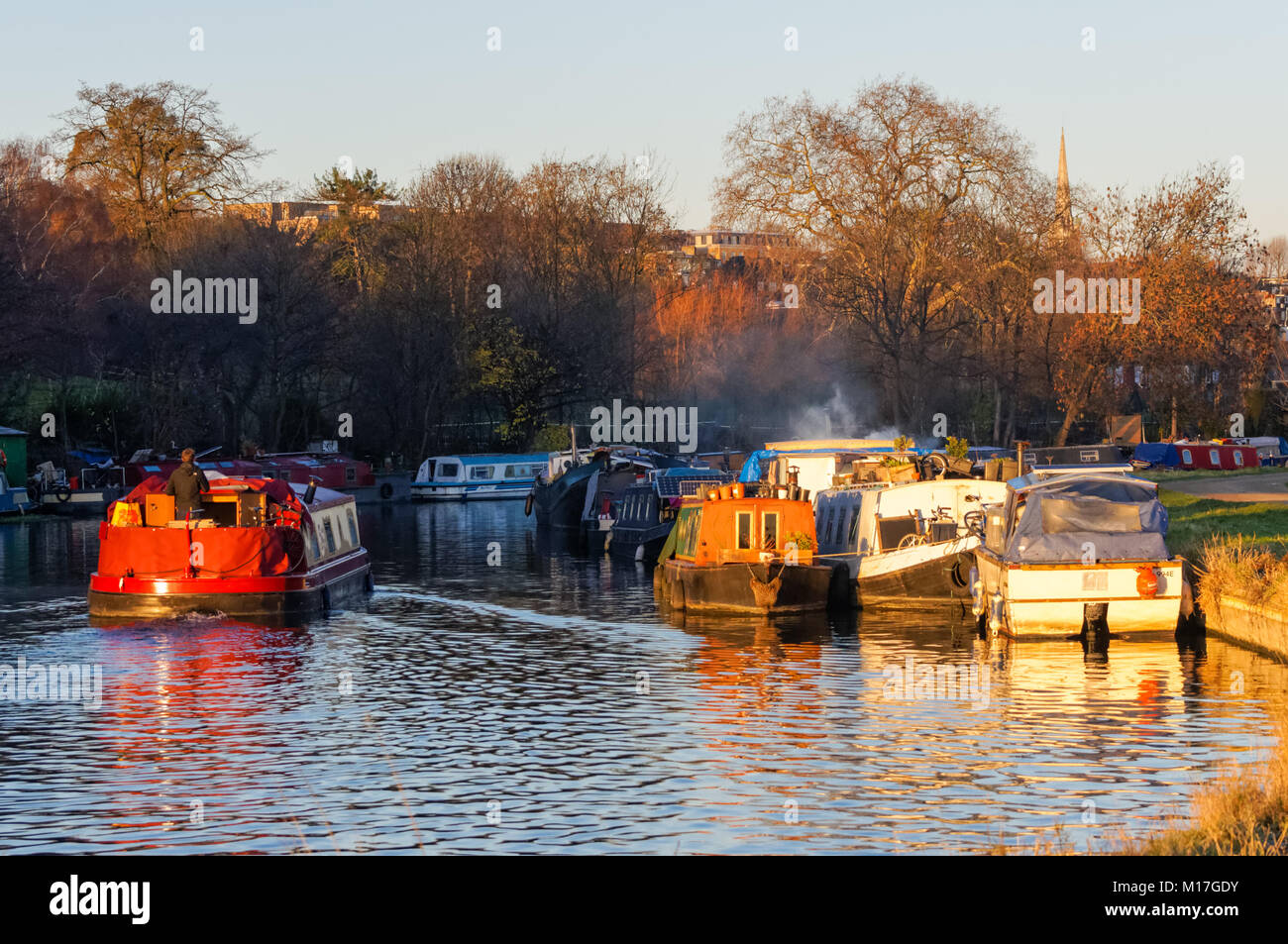 Hackney marshes river hi-res stock photography and images - Alamy