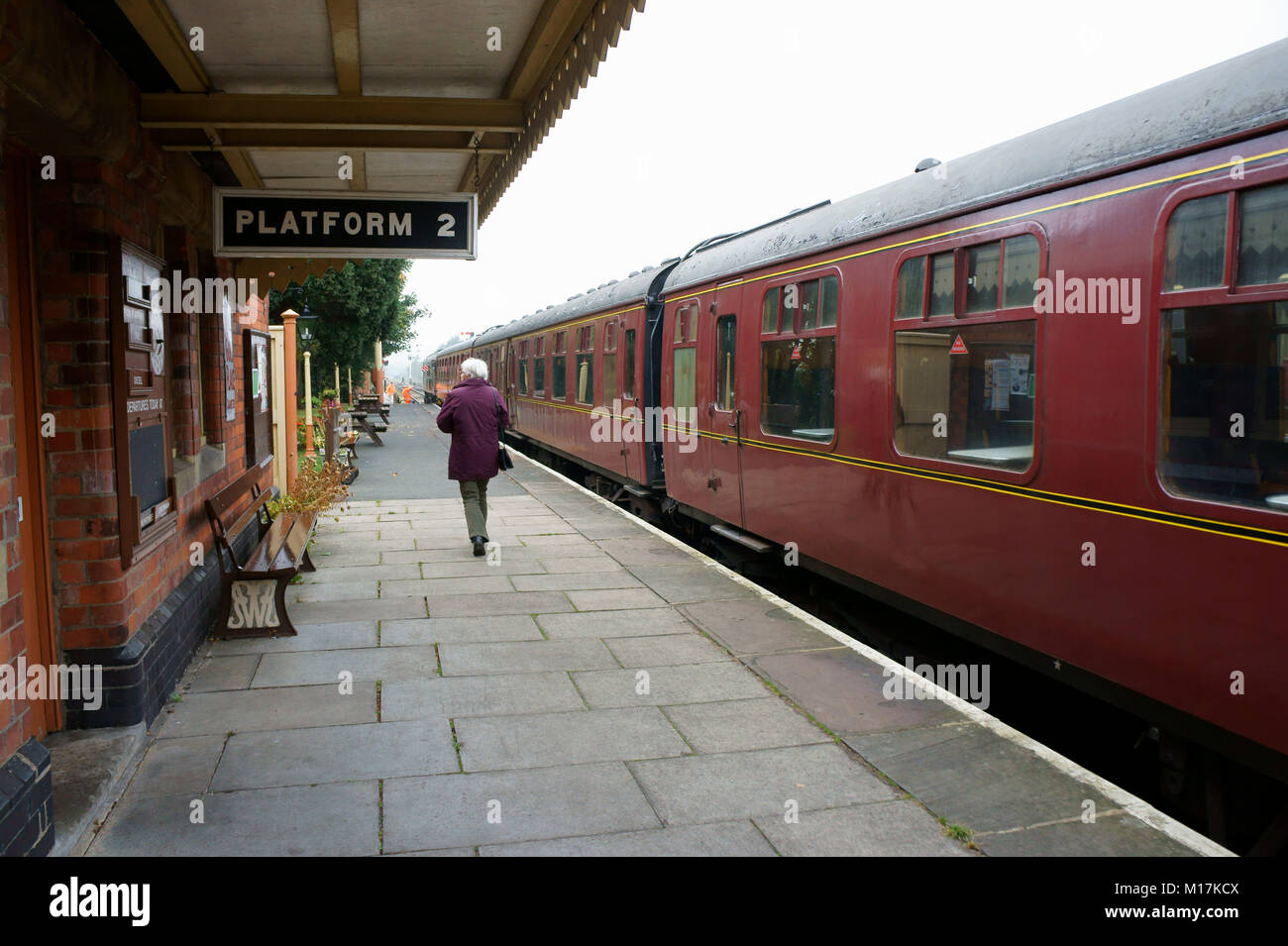 Woman walking down train platform hi-res stock photography and images ...