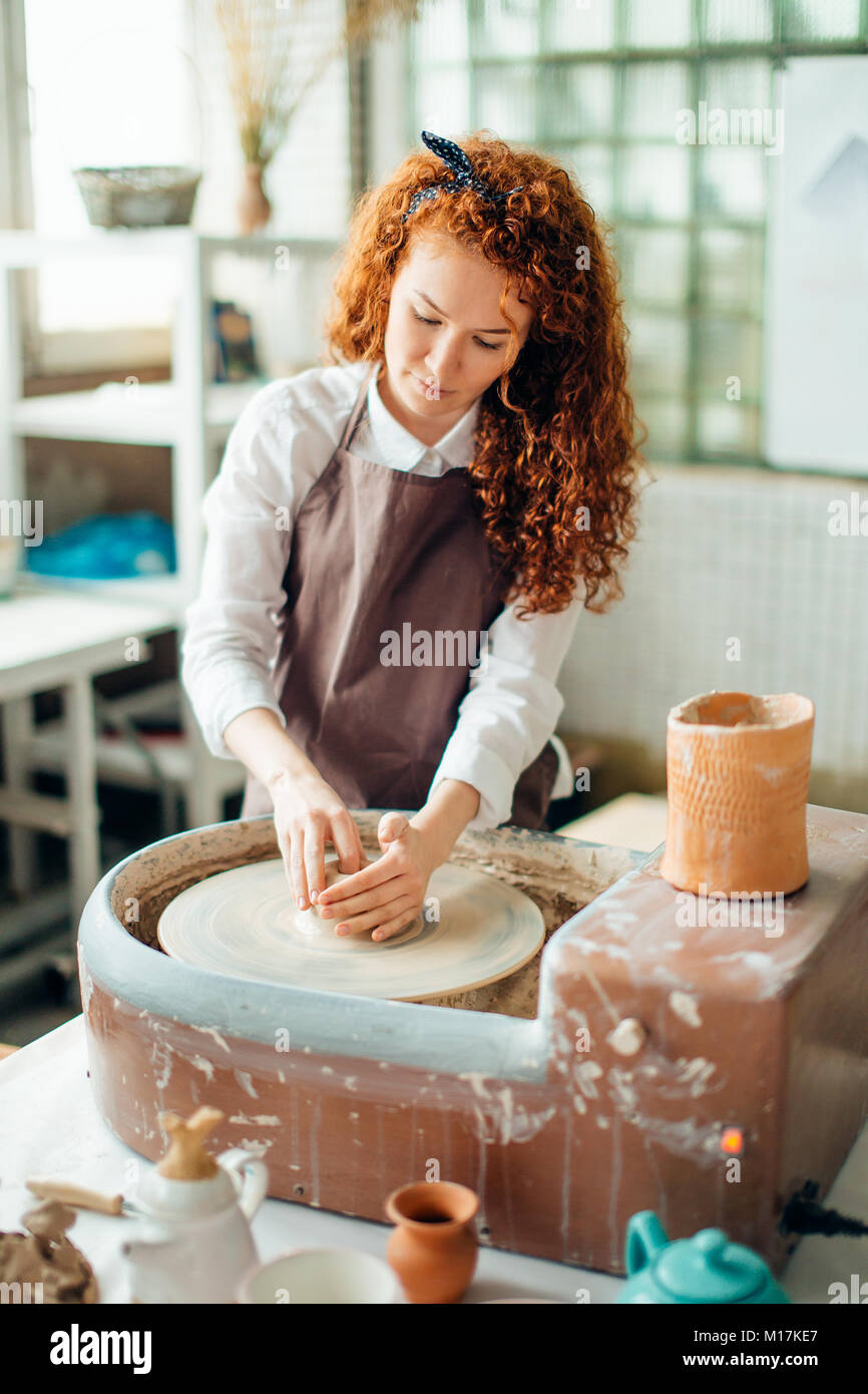 Potter shaping hi-res stock photography and images - Alamy