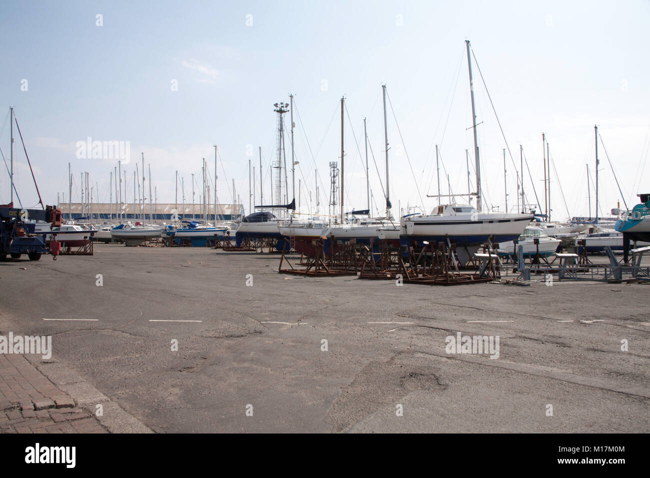Harbour boatyards hi-res stock photography and images - Alamy