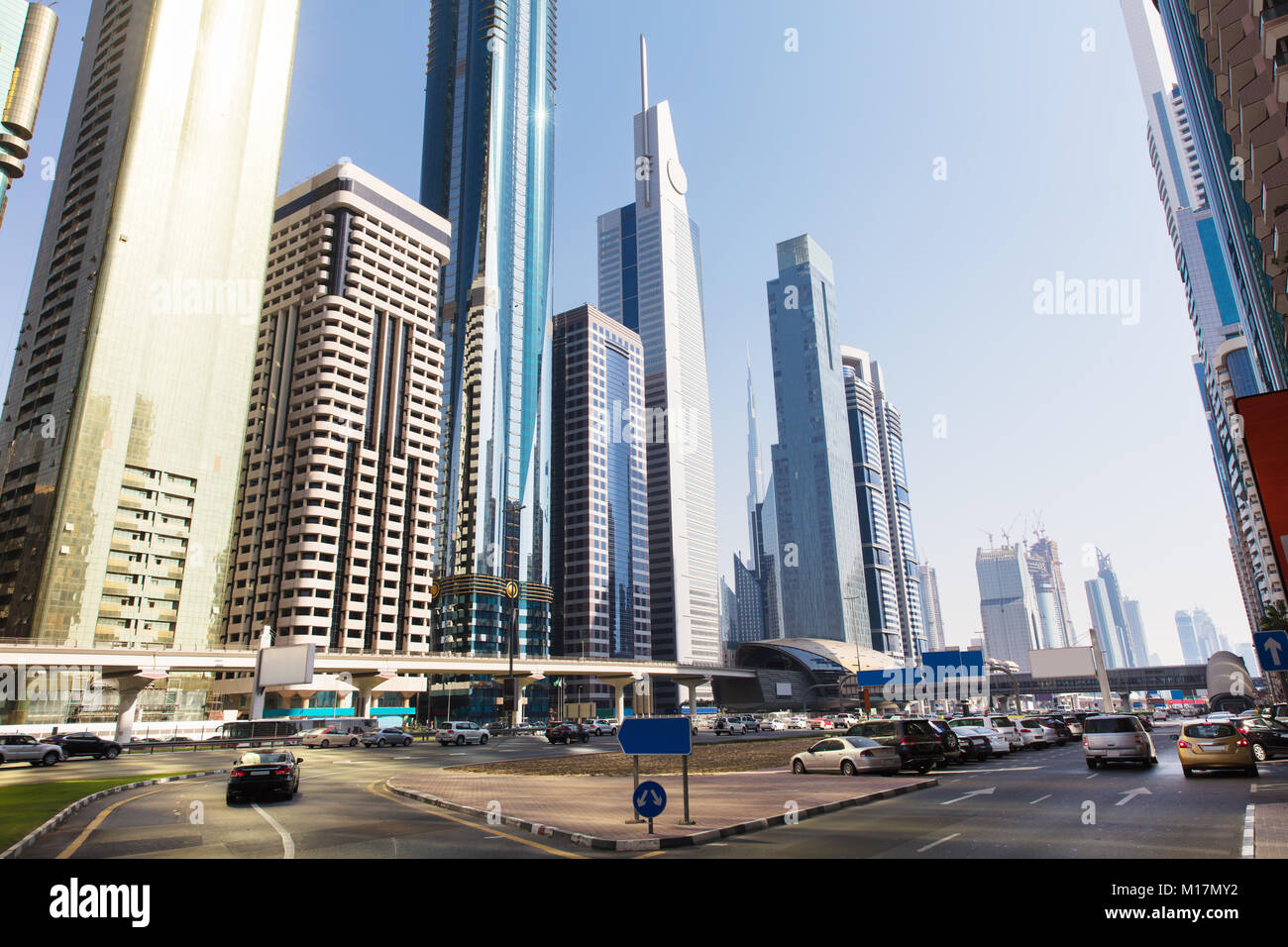 Metro station and highway sheikh zayed road hi-res stock photography ...