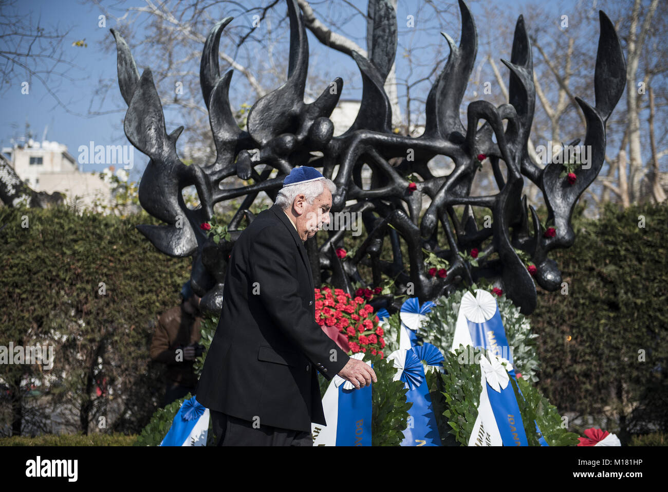 Thessaloniki, Greece. 28th Jan, 2018. A Jewish man walks in front of ...