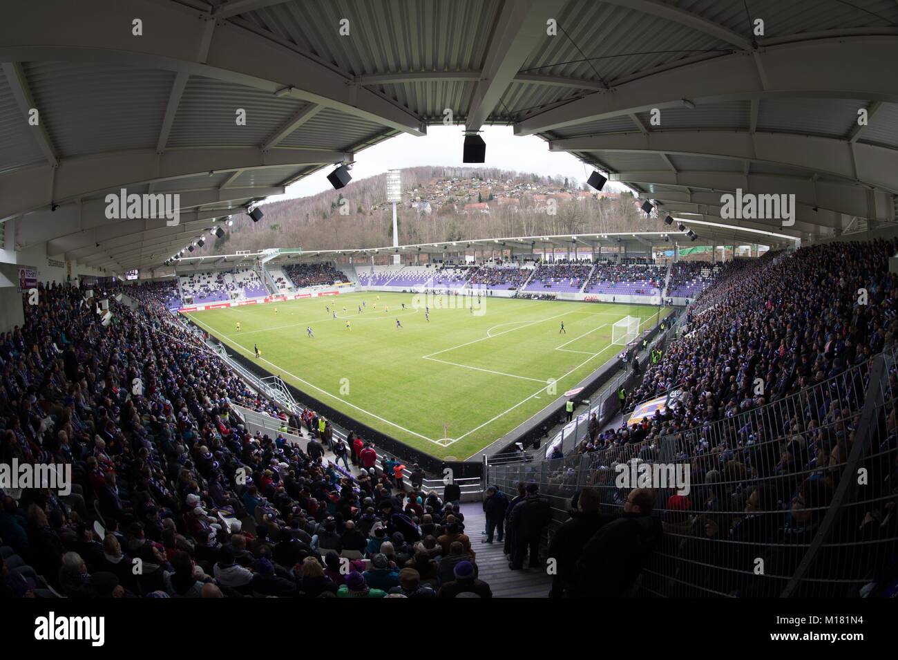 Aue, Germany. 28th Jan, 2018. Players are active on the pitch during ...
