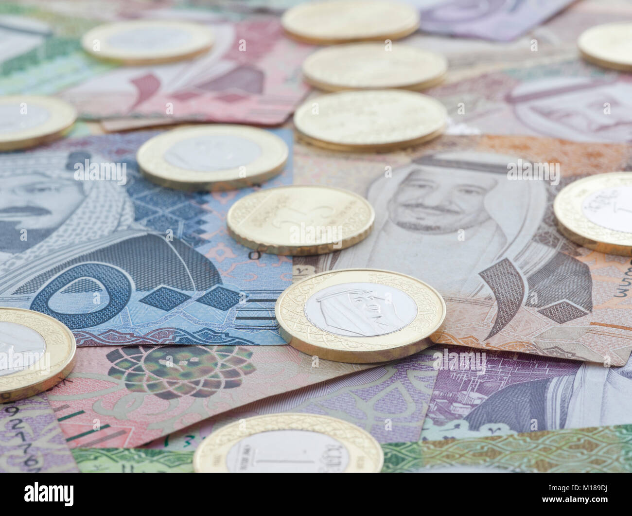Saudi currency and coins and bills hi-res stock photography and images ...
