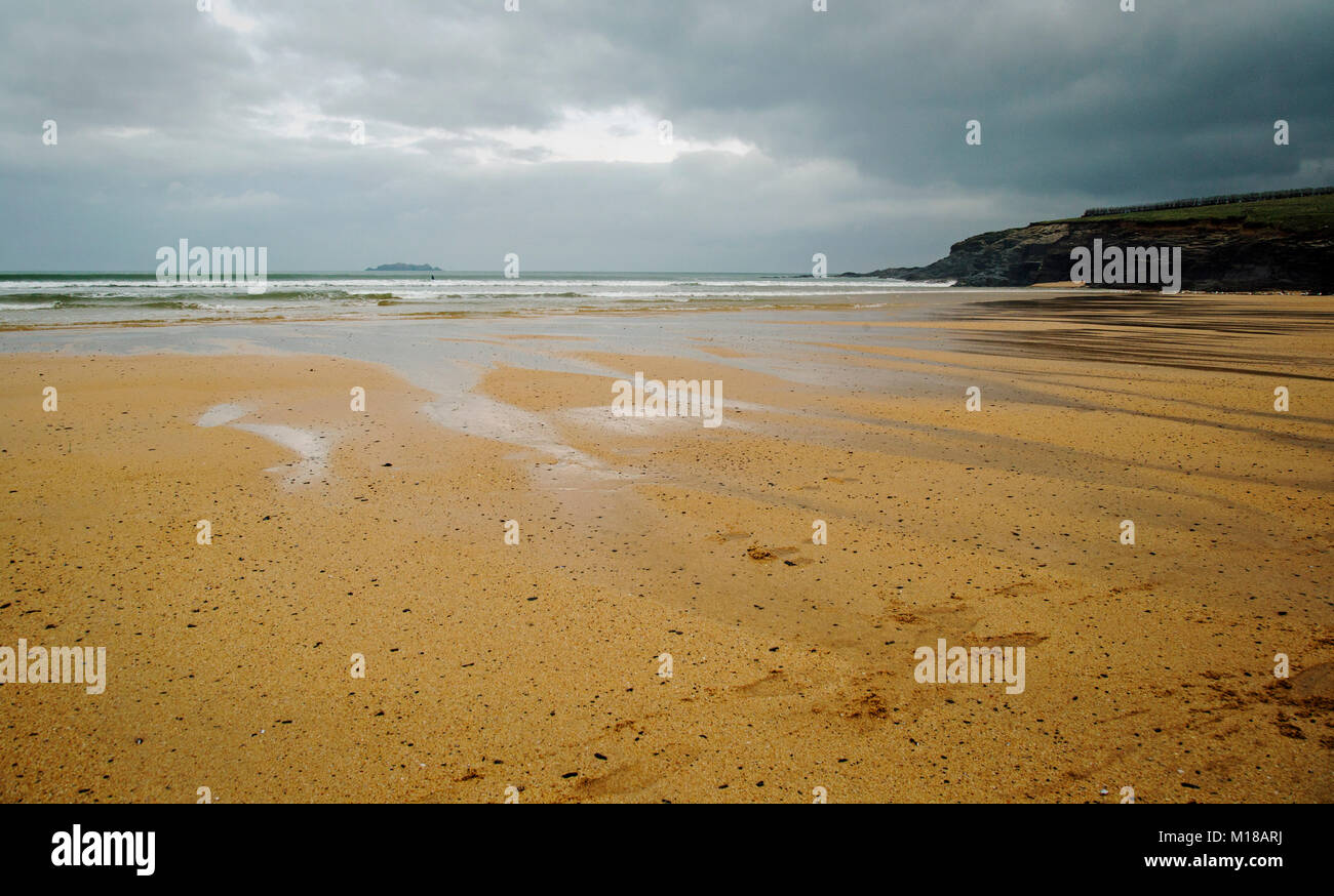 Beach scene at Newquay Cornwall Stock Photo - Alamy