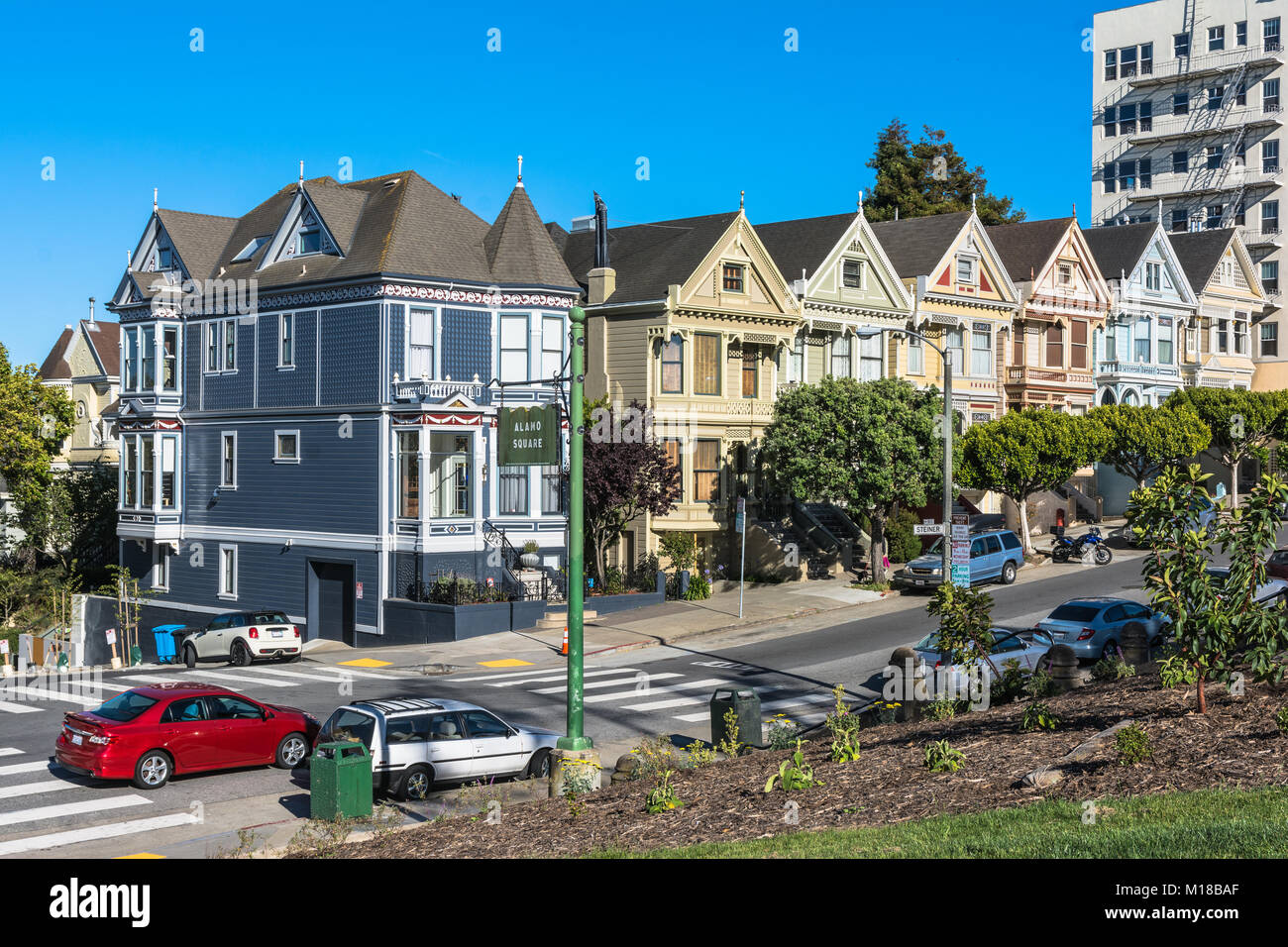Victorian houses of alamo square hi-res stock photography and images ...