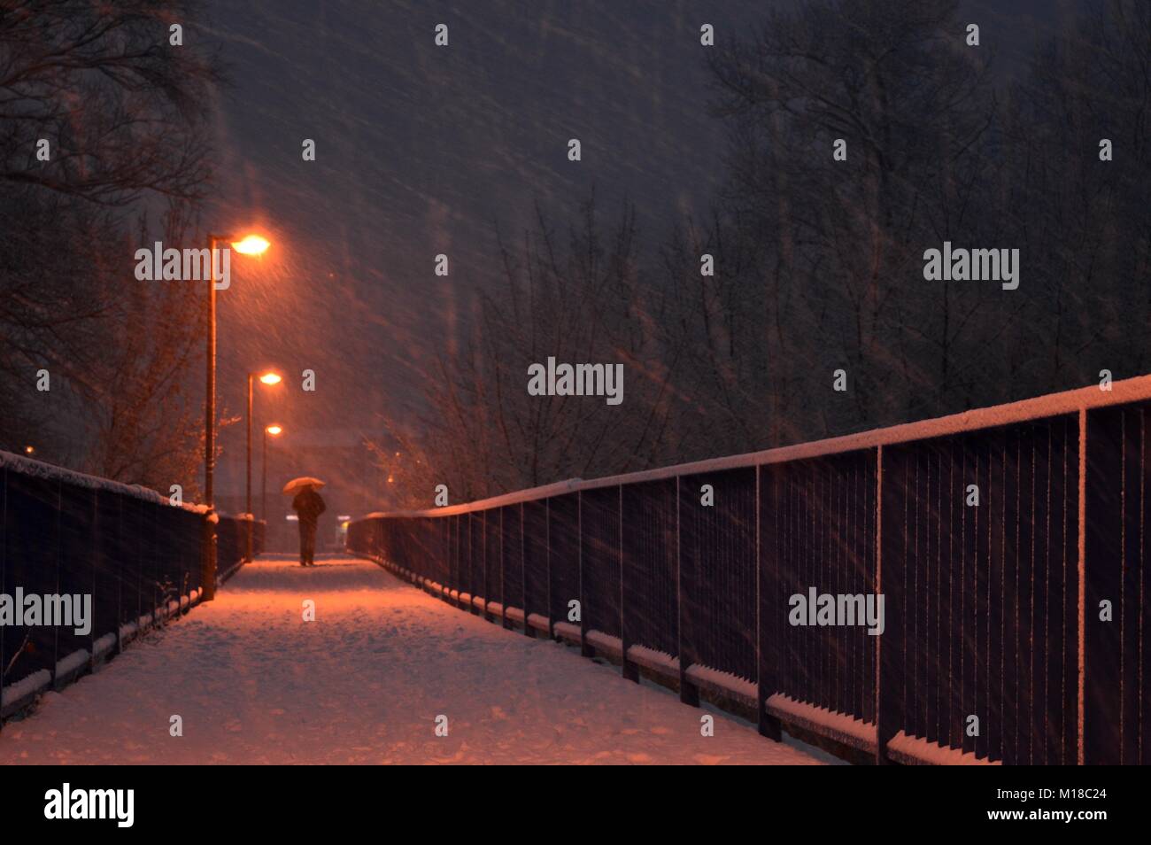 Winter landscape bridge hi-res stock photography and images - Alamy