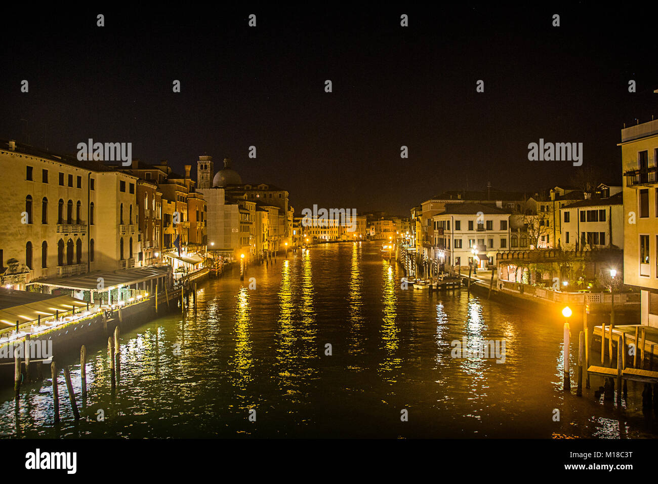 Venice canal evening and night time hi-res stock photography and images ...