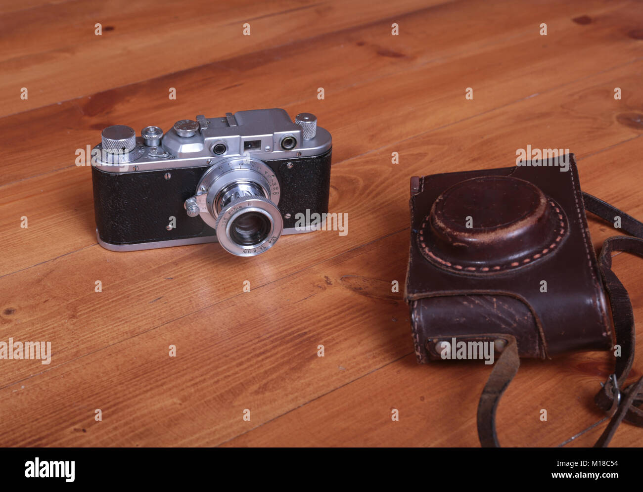 Vintage old film photo-camera in leather case Stock Photo - Alamy