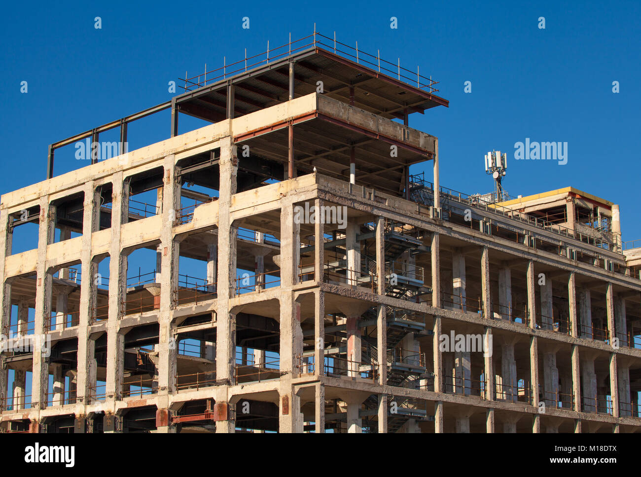 MODERN BUILDING DEMOLITION Stock Photo - Alamy