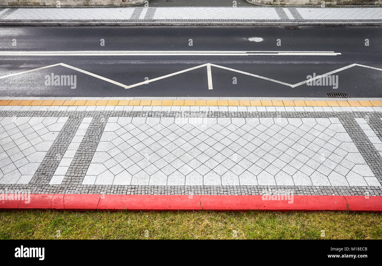 Pavement and street view hi-res stock photography and images - Alamy