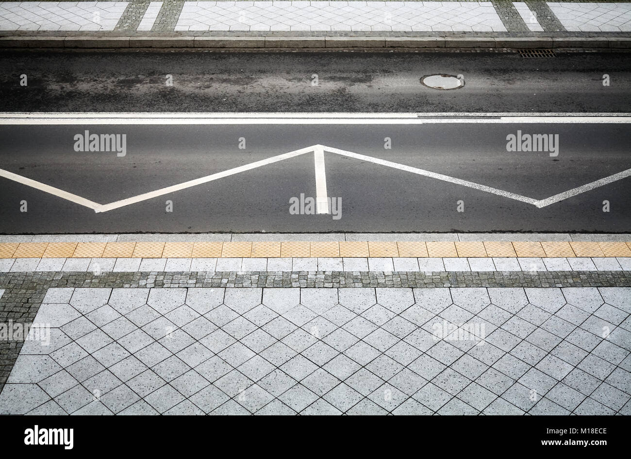 Pavement and street view hi-res stock photography and images - Alamy