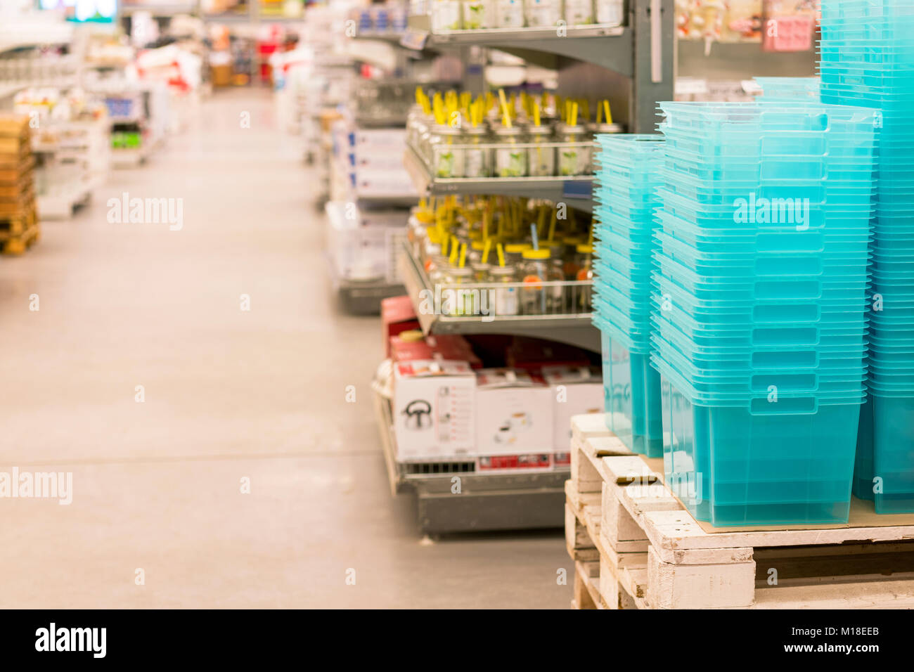 Hardware store salesperson hi-res stock photography and images - Alamy