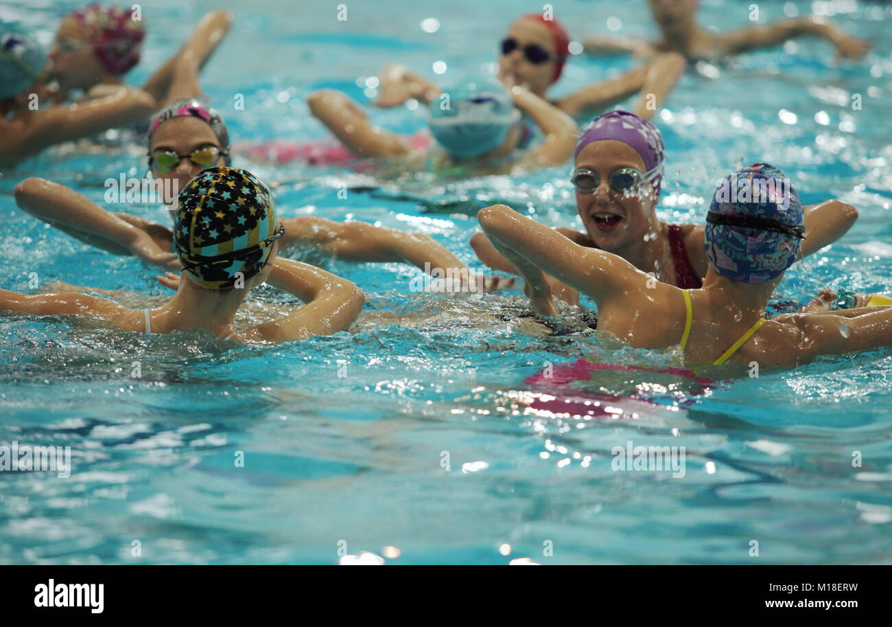 Teamwork synchronized hi-res stock photography and images - Alamy