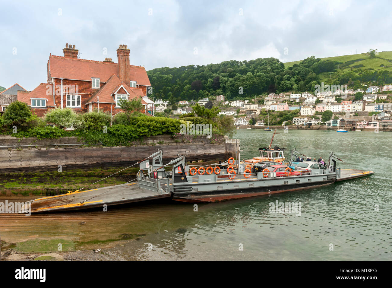 KINGSWEAR, DEVON - JUNE 06, 2009: The historic Lower Ferry heading from ...