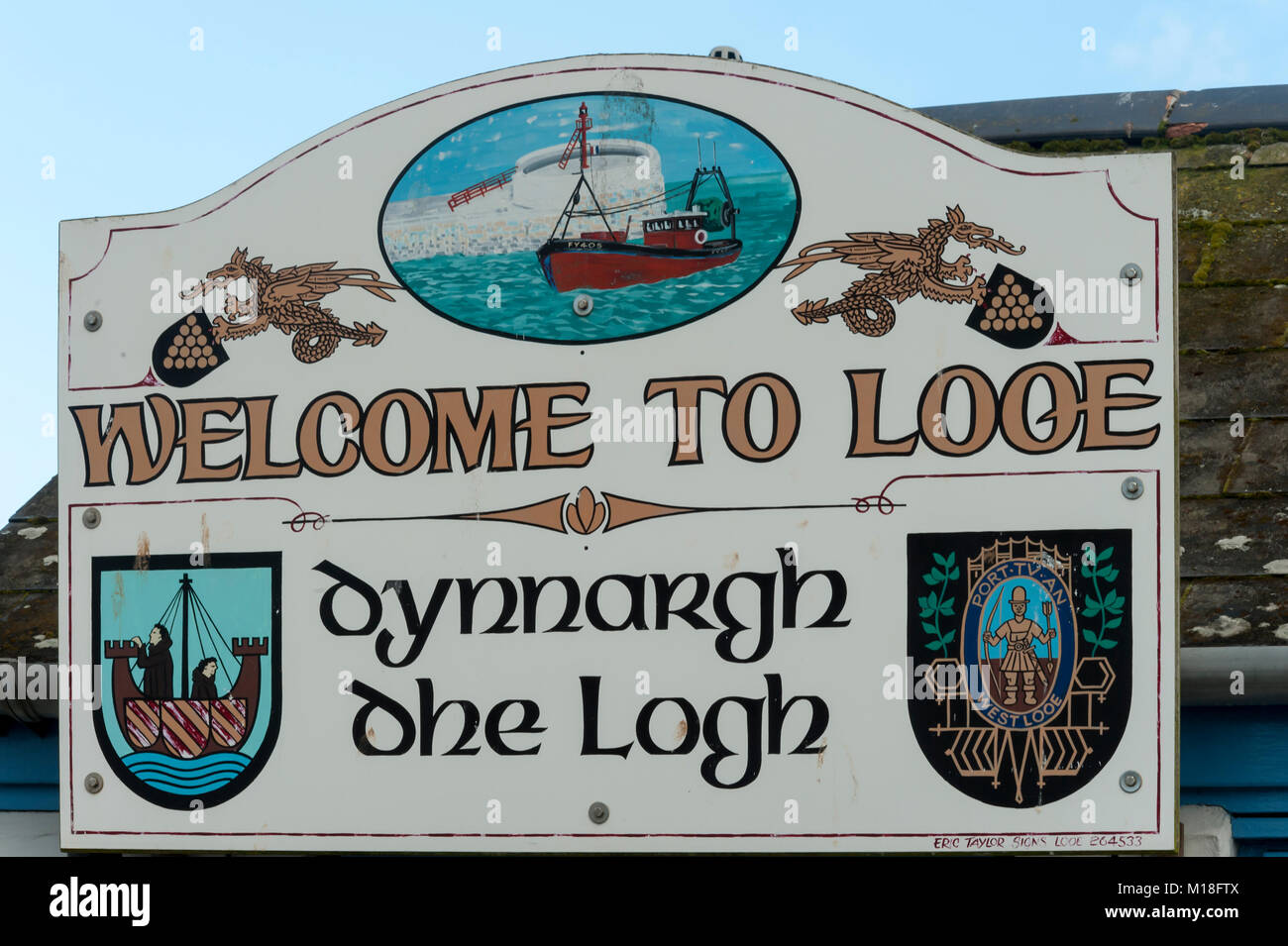 LOOE, CORNWALL - JUNE 06, 2009: Colourful welcome sign in the village ...