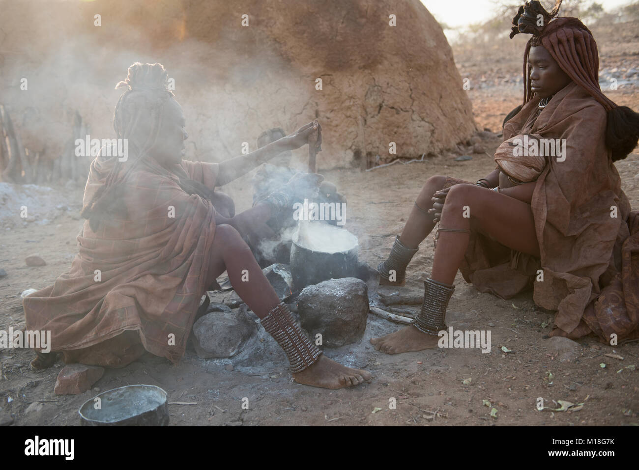 Aboriginal cooking hi-res stock photography and images - Alamy
