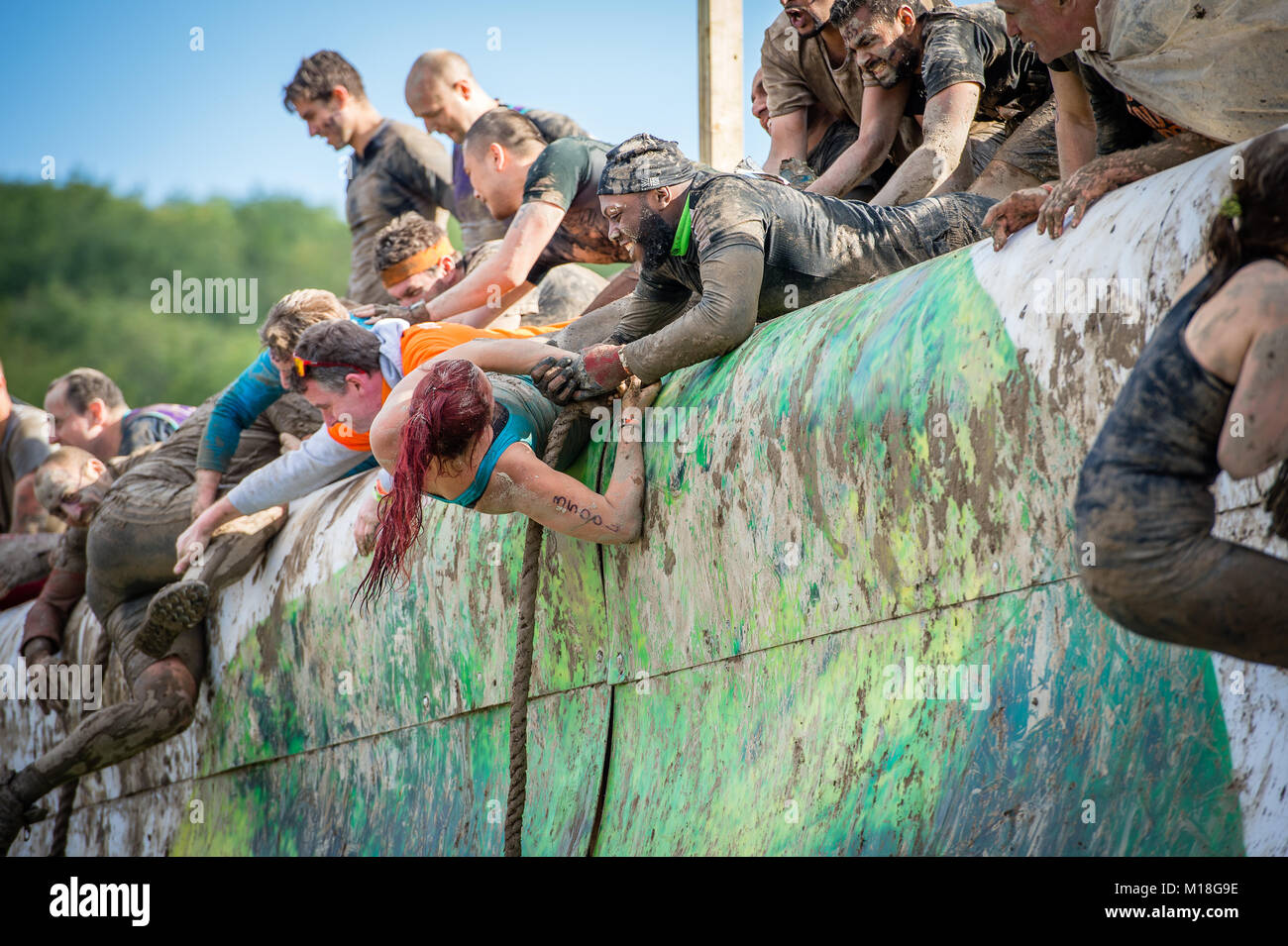 Assault course team work hi-res stock photography and images - Alamy