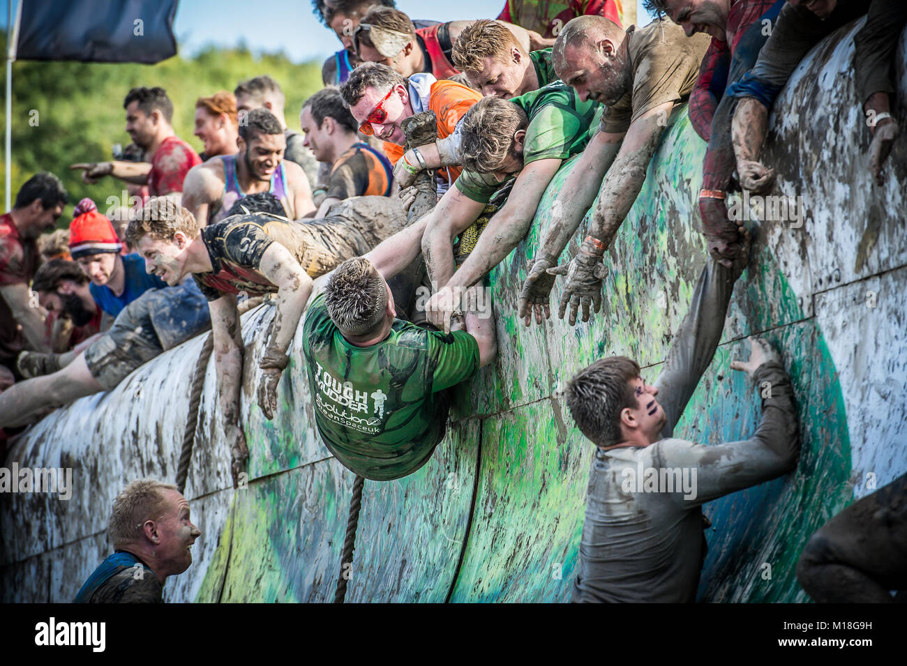 Assault course team work hi-res stock photography and images - Alamy