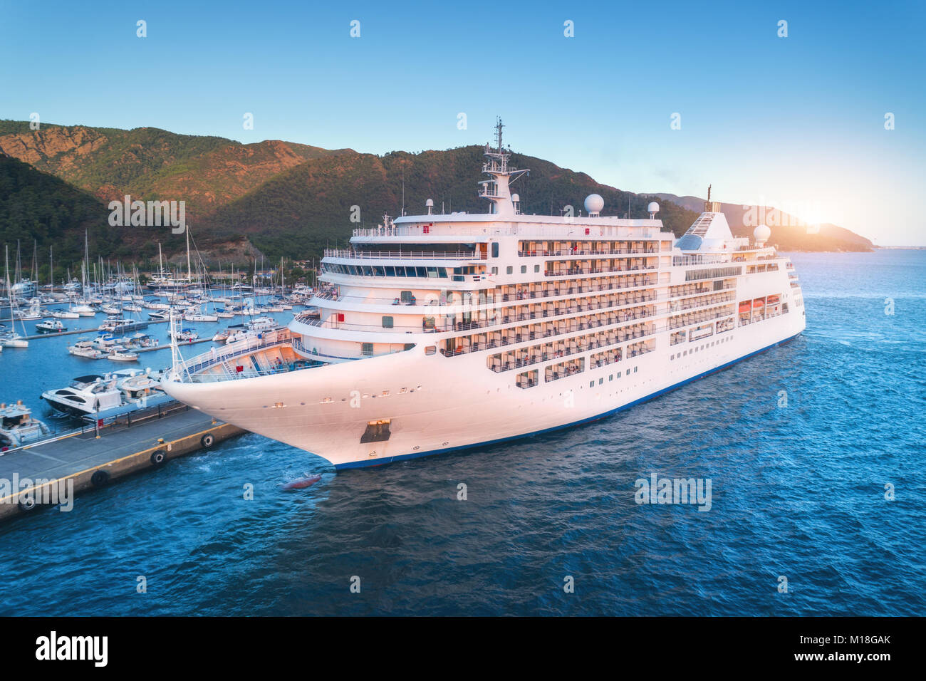 Cruise ship hi-res stock photography and images - Alamy