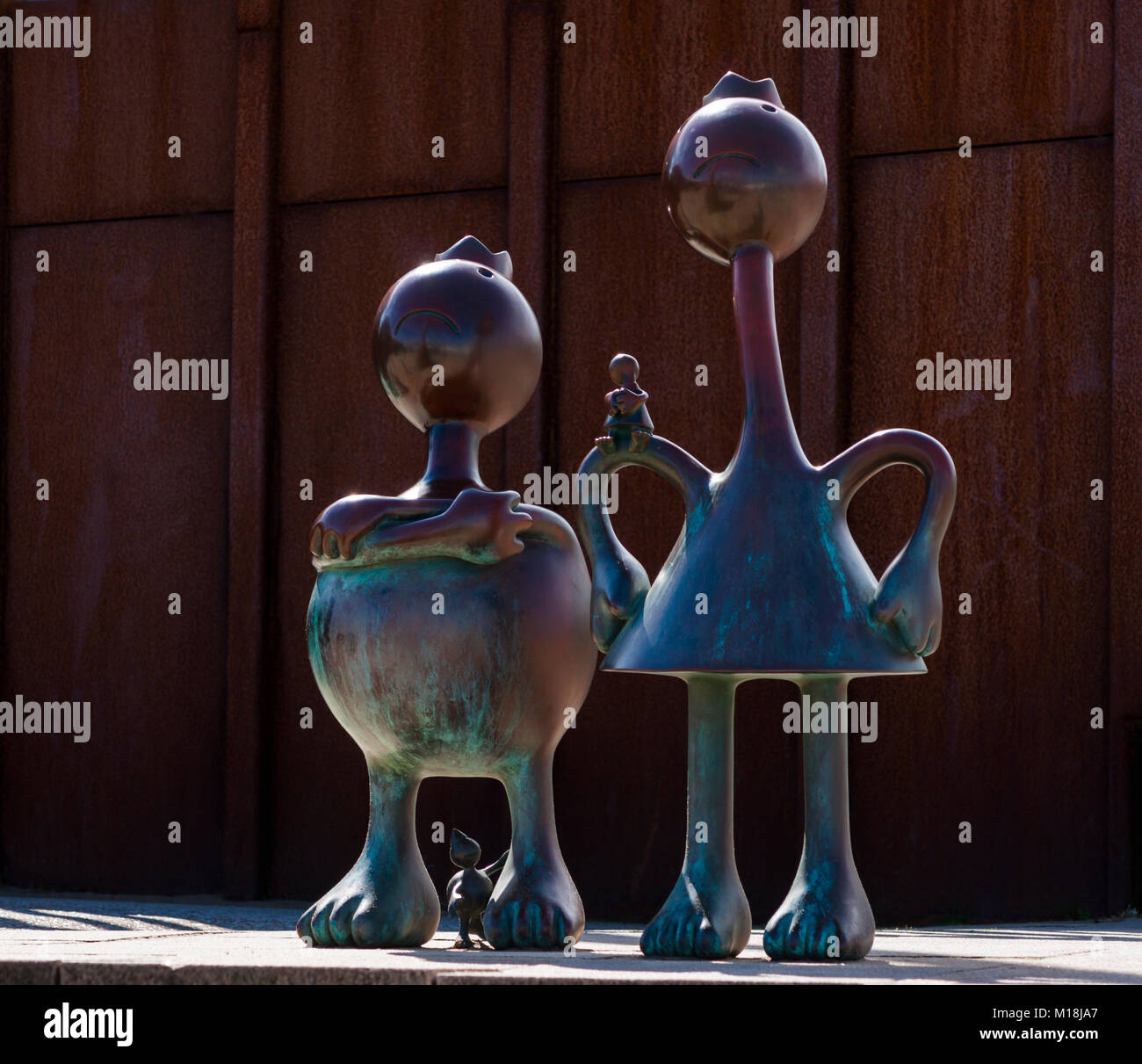 King & Queen. Bronze sculpture by Tom Otterness. Fairytale Sculptures ...
