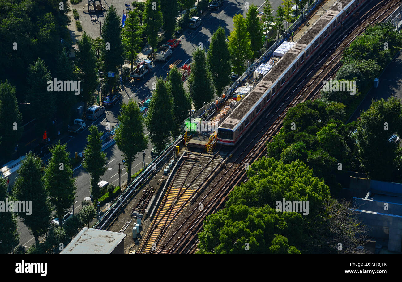Jr Shibuya Station Subway Train High Resolution Stock Photography and ...