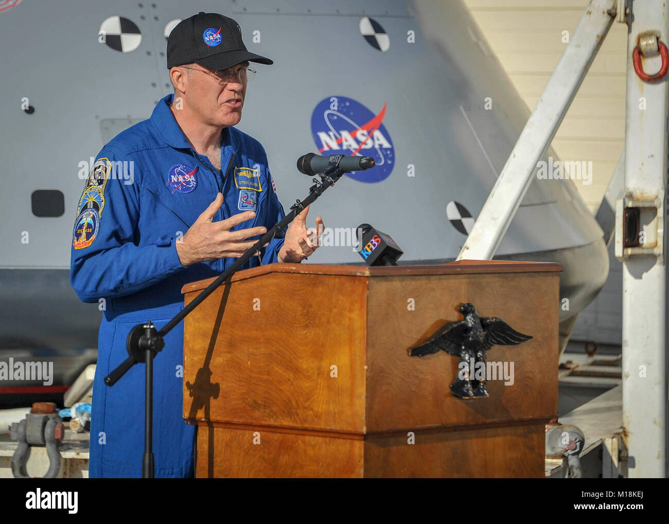 Astronaut stephen bowen hi-res stock photography and images - Alamy
