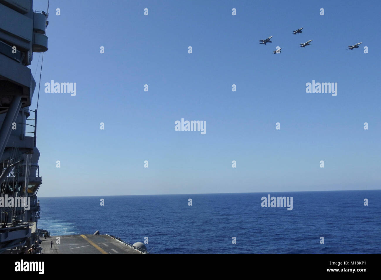 PACIFIC OCEAN – An AV-8B Harrier with the 15th Marine Expeditionary ...