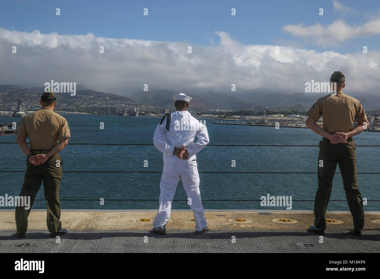 PEARL HARBOR NAVAL BASE, HI – Marines and Sailors with the 15th Marine ...