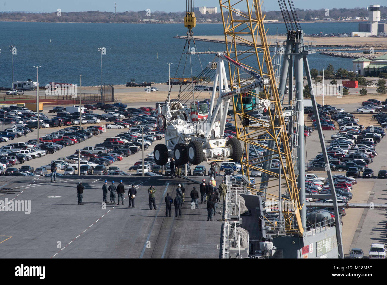 Aircraft carrier crash crane hi-res stock photography and images - Alamy