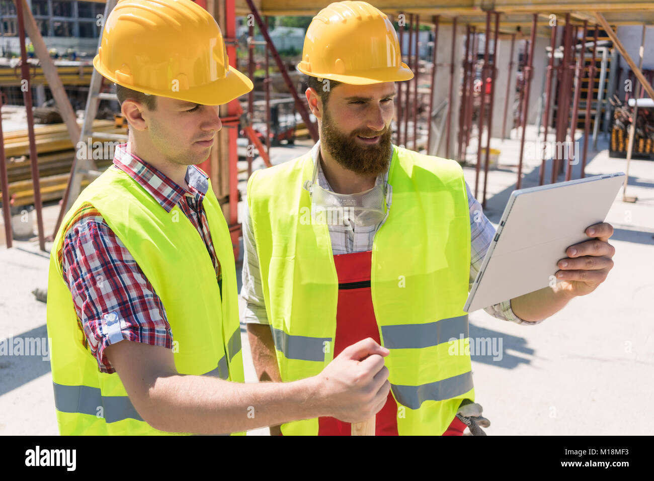 Construction workers hi-res stock photography and images - Alamy