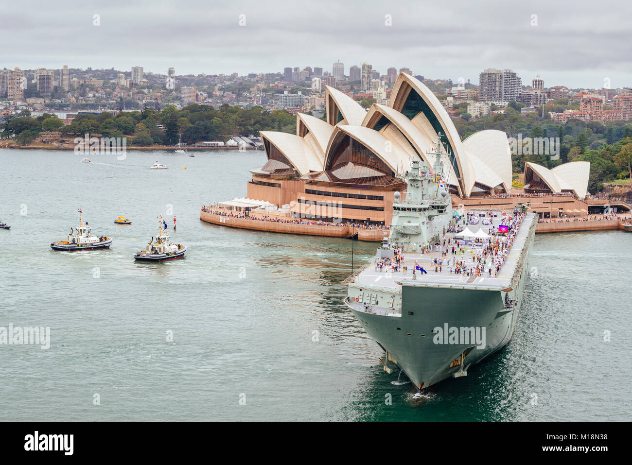 Landing helicopter dock ship hmas canberra l02 hi-res stock photography ...