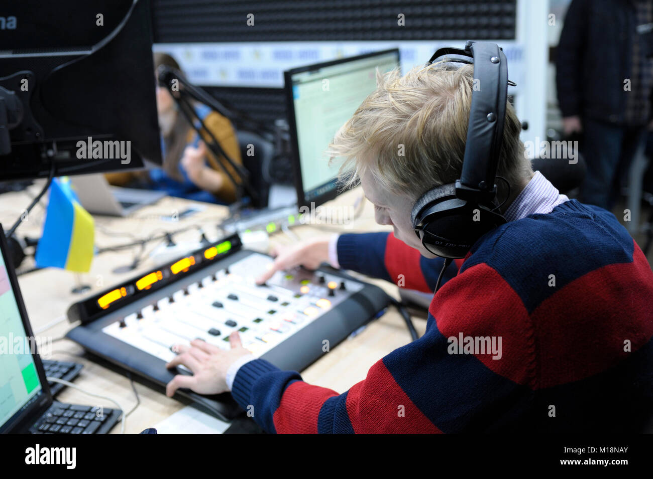 Mixer pult hi-res stock photography and images - Alamy