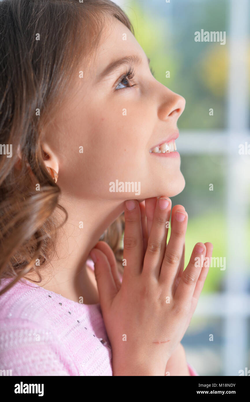 little girl praying at home Stock Photo - Alamy