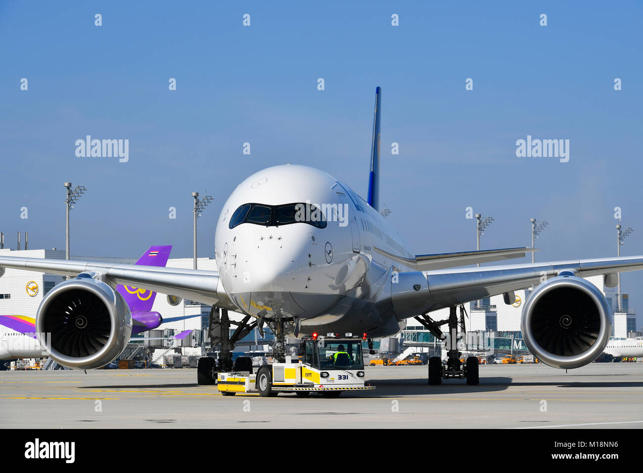 Lufthansa, LH, Airbus, A350-900, A, 350, 900, push, pushing, Push Back ...