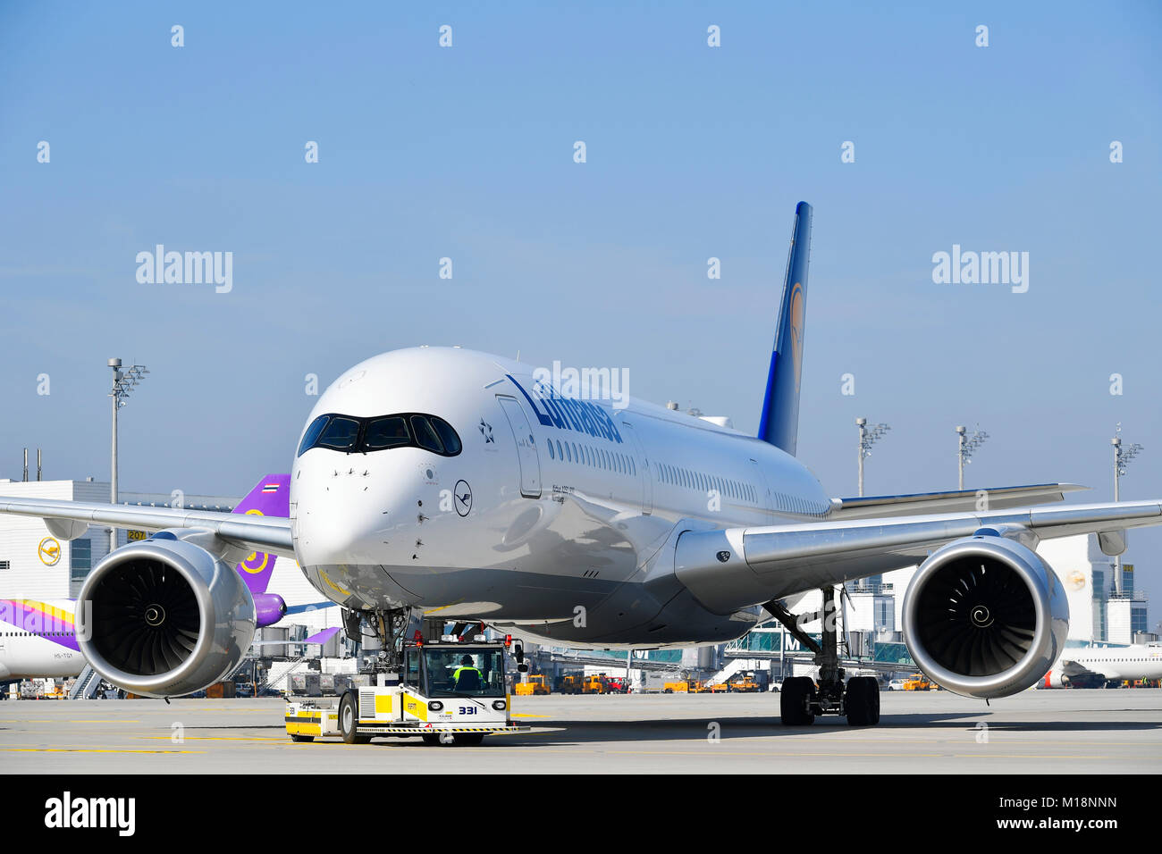 Lufthansa, LH, Airbus, A350-900, A, 350, 900, push, pushing, Push Back ...