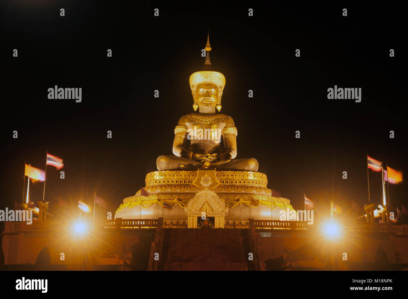 Phra Phuttha Maha Thammaracha Chaleum Phrakiat is a large ,Impressive ...