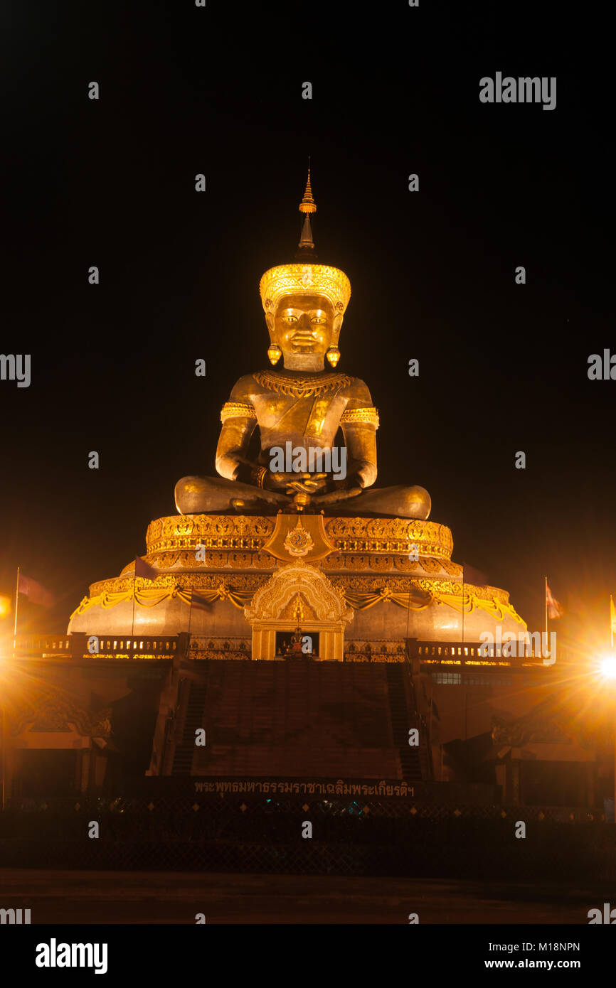 Phra Phuttha Maha Thammaracha Chaleum Phrakiat is a large ,Impressive ...