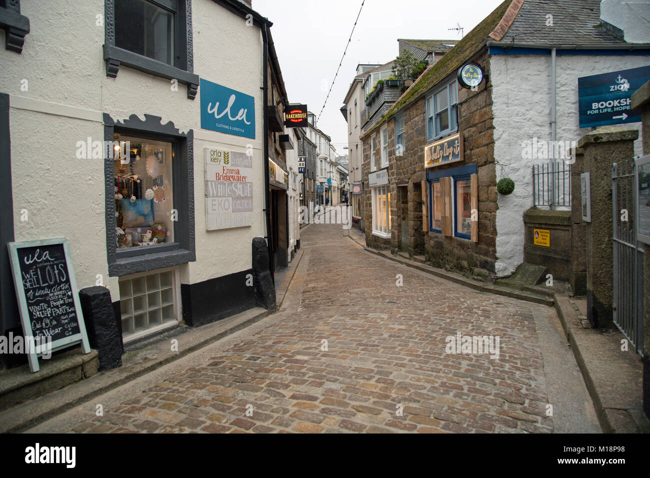 Cornish village fore street hi-res stock photography and images - Alamy