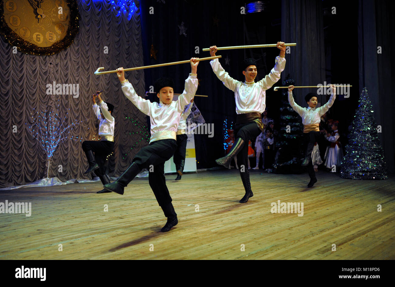 Children dancing stage hi-res stock photography and images - Alamy
