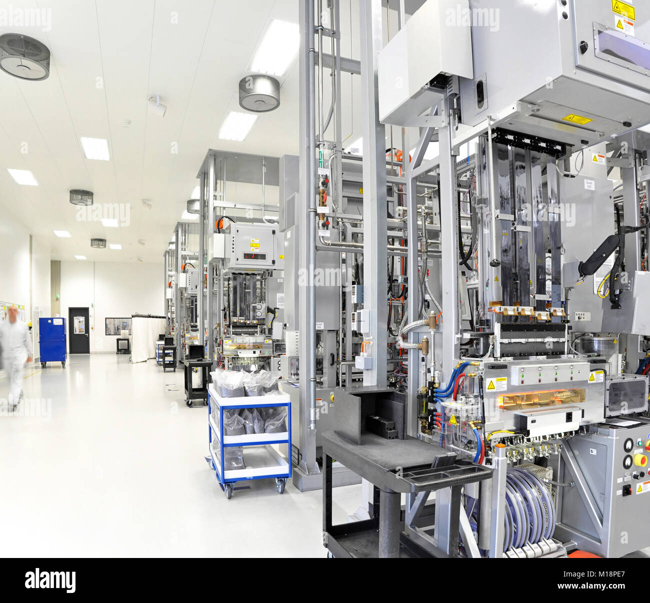 Solar cell manufacturing machine hi-res stock photography and images ...