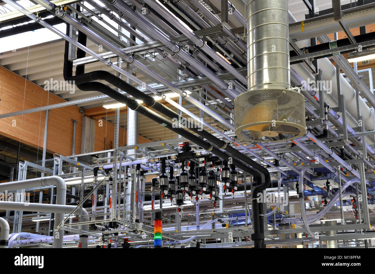 Solar cell manufacturing machine hi-res stock photography and images ...