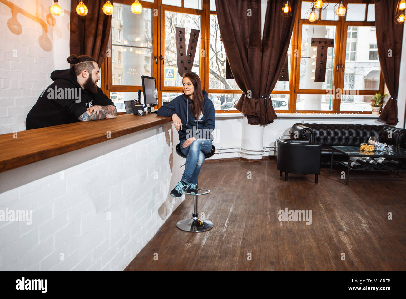 Female hotel receptionist hi-res stock photography and images - Alamy