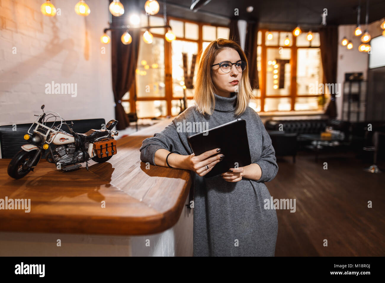 Receptionist standing at reception counter in office Stock Photo - Alamy