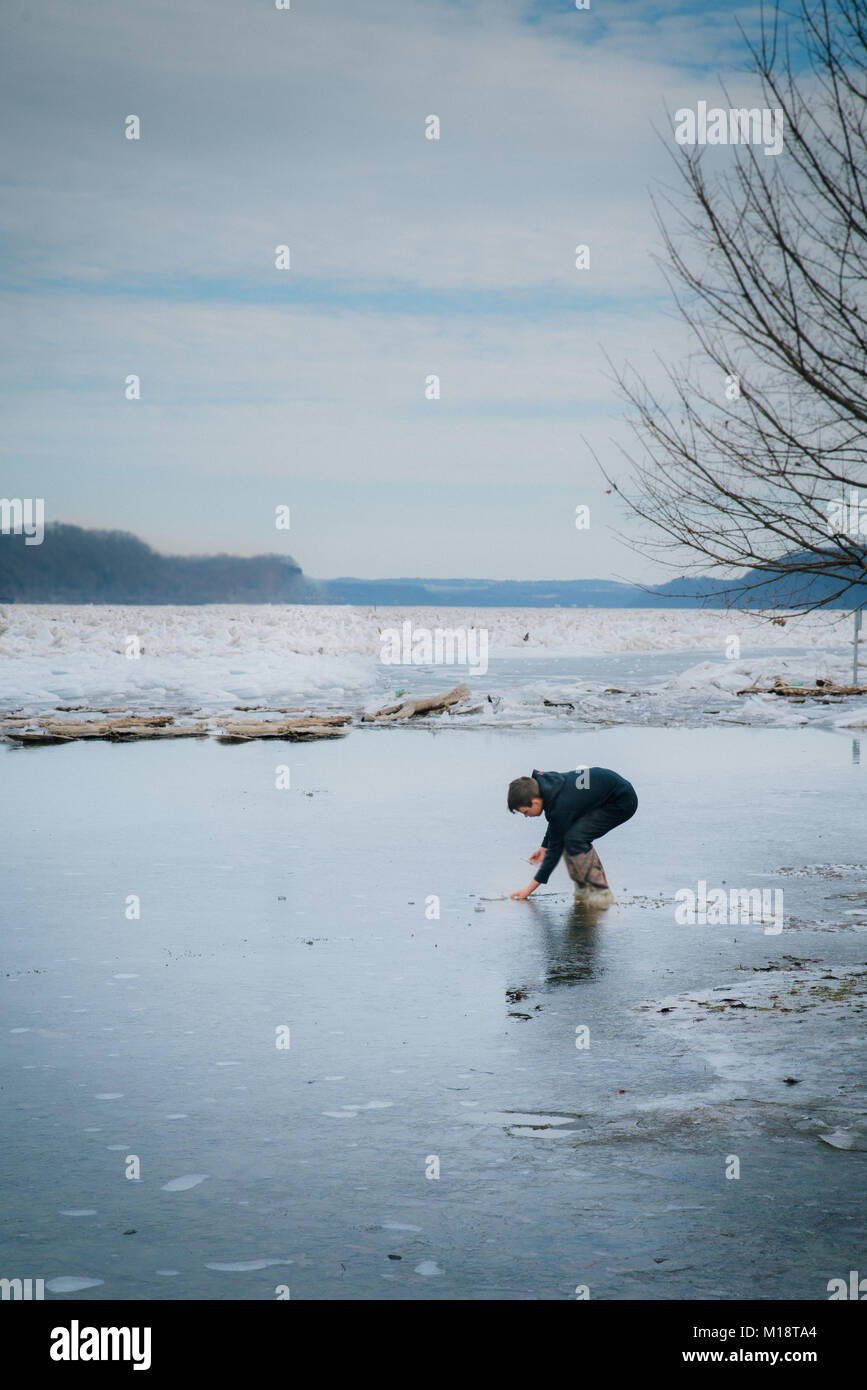 The river is frozen hi-res stock photography and images - Alamy