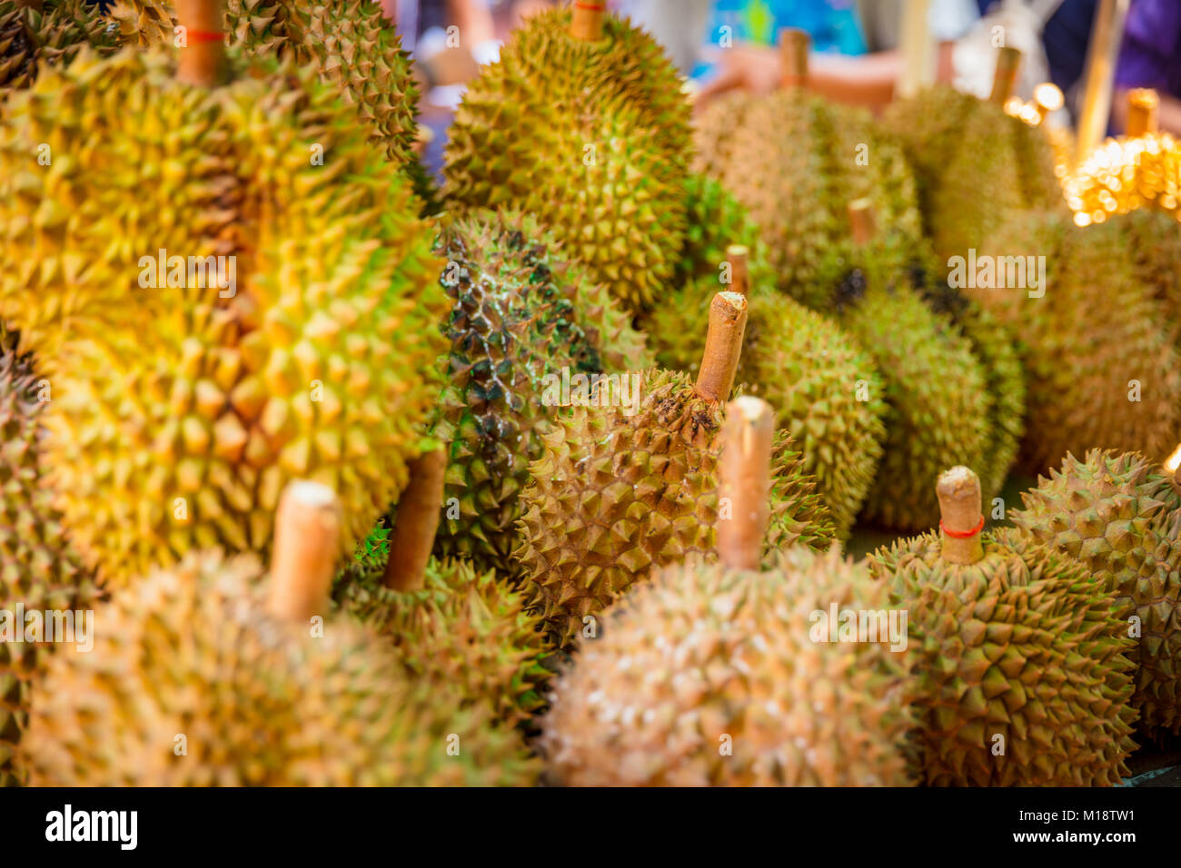Street food court market hi-res stock photography and images - Alamy