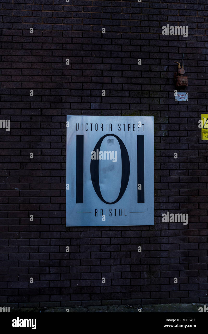 Metal address sign for 101 Victoria Street, Bristol, UK Stock Photo - Alamy