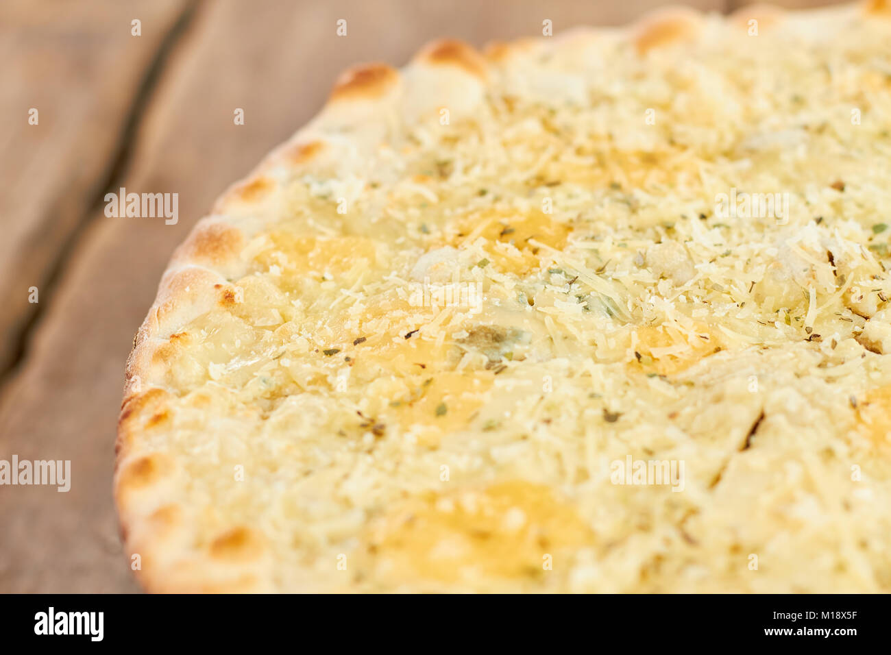 Round cheese pizza crust border, close up Stock Photo - Alamy